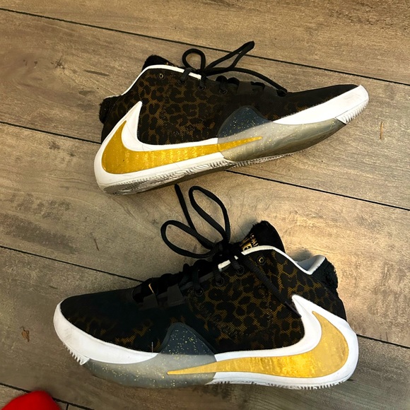 Nike | Shoes | Used Nike Shoes Giannis Size 9 | Poshmark